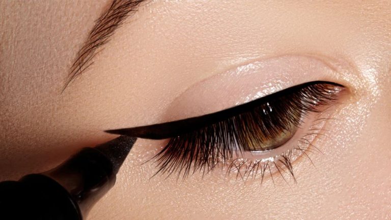 Tips and Tricks on How to Apply Liquid Eyeliner - WpLov